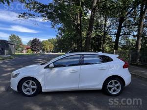White Volvo V40 2014 in Riga, with an engine capacity of 2.00 L and mileage of 195 thousand km for 4200 €, photo 6 on AUTOMOTO.COM.LV