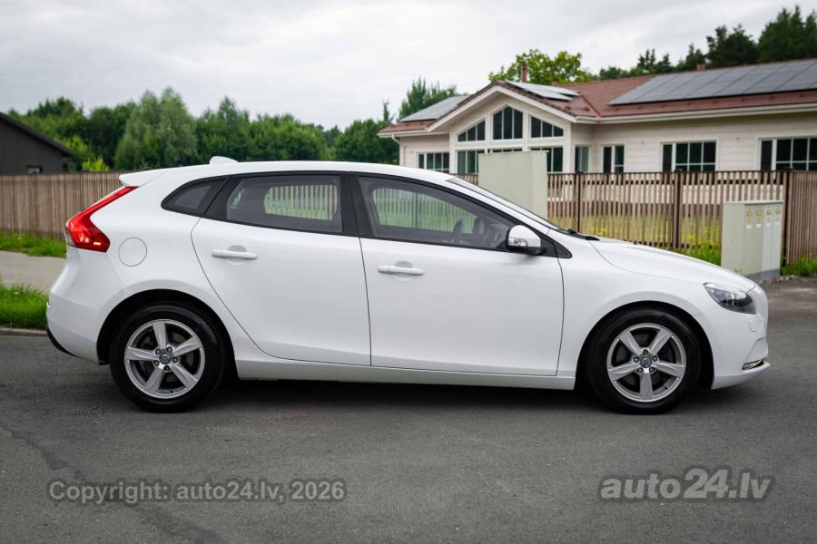 Balts Volvo V40 2014 Tallina, ar dzinēja tilpumu 1.60 L un nobraukumu 239 tūkst. km par 5500 €, foto 6 vietnē AUTOMOTO.COM.LV