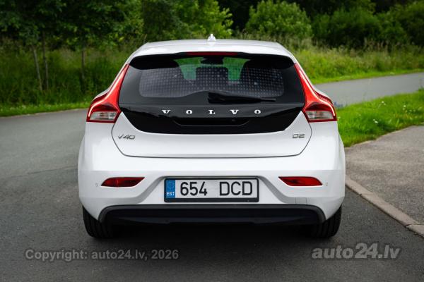 White Volvo V40 2014 in Tallinn, with an engine capacity of 1.60 L and mileage of 239 thousand km for 5500 €, photo 7 on AUTOMOTO.COM.LV