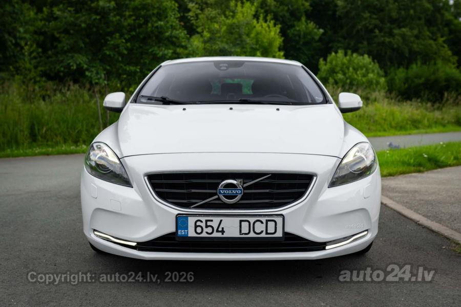Balts Volvo V40 2014 Tallina, ar dzinēja tilpumu 1.60 L un nobraukumu 239 tūkst. km par 5500 €, foto 9 vietnē AUTOMOTO.COM.LV