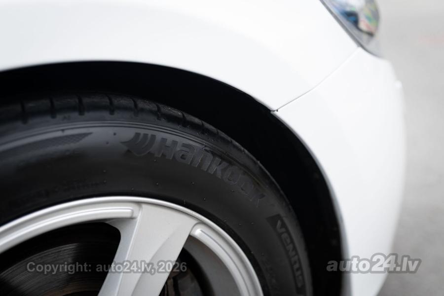 Balts Volvo V40 2014 Tallina, ar dzinēja tilpumu 1.60 L un nobraukumu 239 tūkst. km par 5500 €, foto 11 vietnē AUTOMOTO.COM.LV