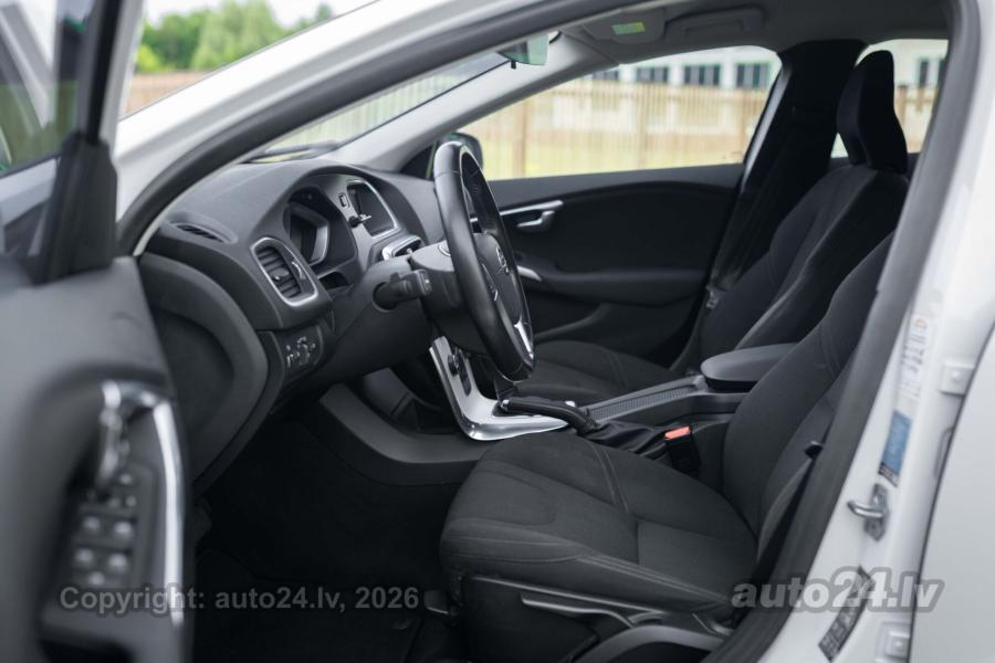 Balts Volvo V40 2014 Tallina, ar dzinēja tilpumu 1.60 L un nobraukumu 239 tūkst. km par 5500 €, foto 13 vietnē AUTOMOTO.COM.LV