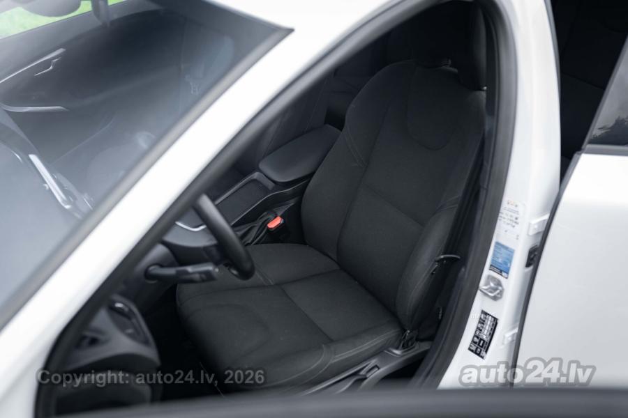 Balts Volvo V40 2014 Tallina, ar dzinēja tilpumu 1.60 L un nobraukumu 239 tūkst. km par 5500 €, foto 14 vietnē AUTOMOTO.COM.LV