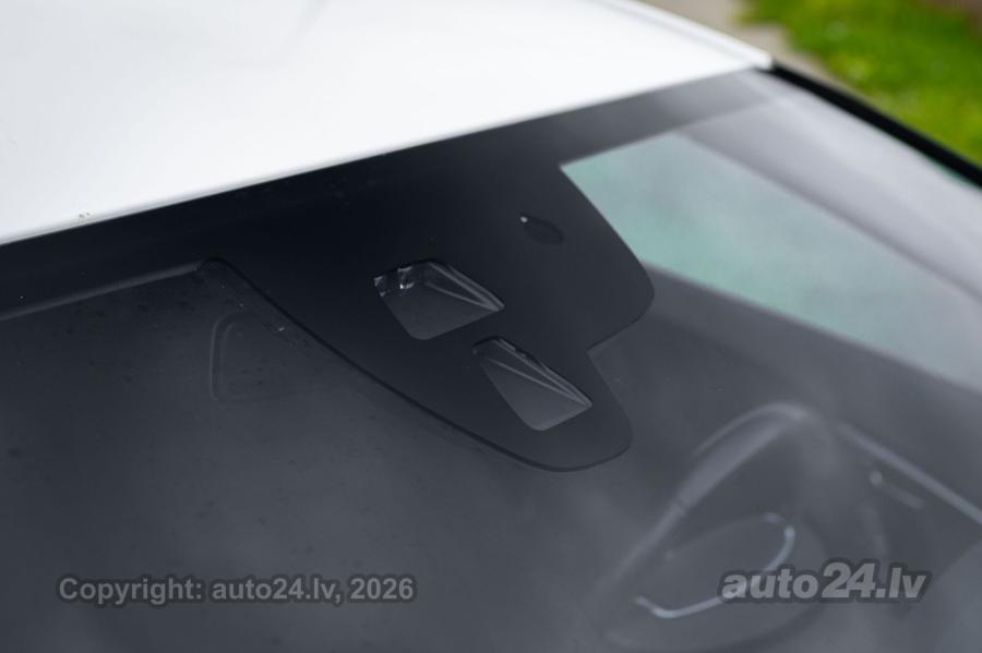 Balts Volvo V40 2014 Tallina, ar dzinēja tilpumu 1.60 L un nobraukumu 239 tūkst. km par 5500 €, foto 18 vietnē AUTOMOTO.COM.LV