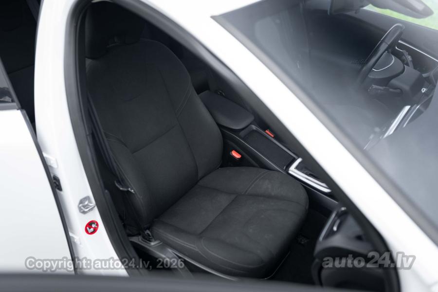 Balts Volvo V40 2014 Tallina, ar dzinēja tilpumu 1.60 L un nobraukumu 239 tūkst. km par 5500 €, foto 19 vietnē AUTOMOTO.COM.LV