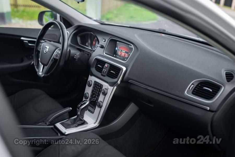 Balts Volvo V40 2014 Tallina, ar dzinēja tilpumu 1.60 L un nobraukumu 239 tūkst. km par 5500 €, foto 20 vietnē AUTOMOTO.COM.LV