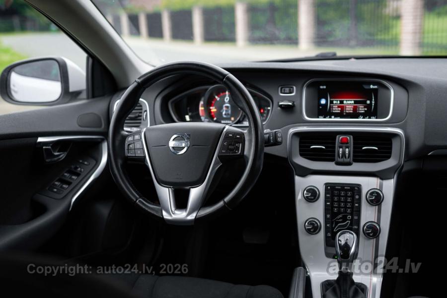 Balts Volvo V40 2014 Tallina, ar dzinēja tilpumu 1.60 L un nobraukumu 239 tūkst. km par 5500 €, foto 24 vietnē AUTOMOTO.COM.LV