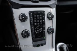 Balts Volvo V40 2014 Tallina, ar dzinēja tilpumu 1.60 L un nobraukumu 239 tūkst. km par 5500 €, foto 25 vietnē AUTOMOTO.COM.LV