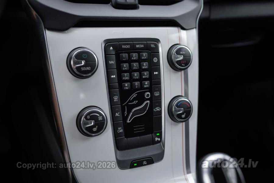 Balts Volvo V40 2014 Tallina, ar dzinēja tilpumu 1.60 L un nobraukumu 239 tūkst. km par 5500 €, foto 25 vietnē AUTOMOTO.COM.LV