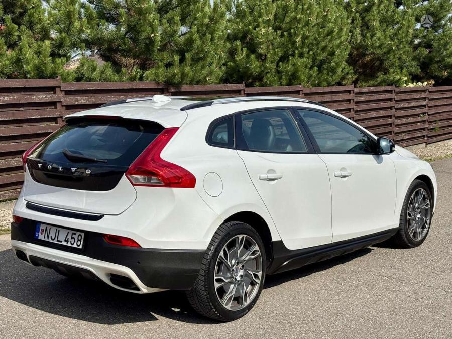 Balts Volvo V40 2014 Viļņa, ar dzinēja tilpumu 1.56 L un nobraukumu 354 tūkst. km par 5200 €, foto 5 vietnē AUTOMOTO.COM.LV