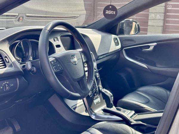 White Volvo V40 2014 in Vilnius, with an engine capacity of 1.56 L and mileage of 354 thousand km for 5200 €, photo 6 on AUTOMOTO.COM.LV
