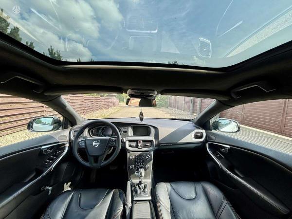 White Volvo V40 2014 in Vilnius, with an engine capacity of 1.56 L and mileage of 354 thousand km for 5200 €, photo 7 on AUTOMOTO.COM.LV