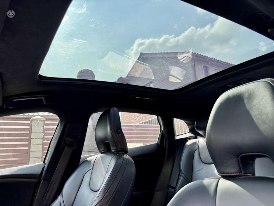 Balts Volvo V40 2014 Viļņa, ar dzinēja tilpumu 1.56 L un nobraukumu 354 tūkst. km par 5200 €, foto 13 vietnē AUTOMOTO.COM.LV