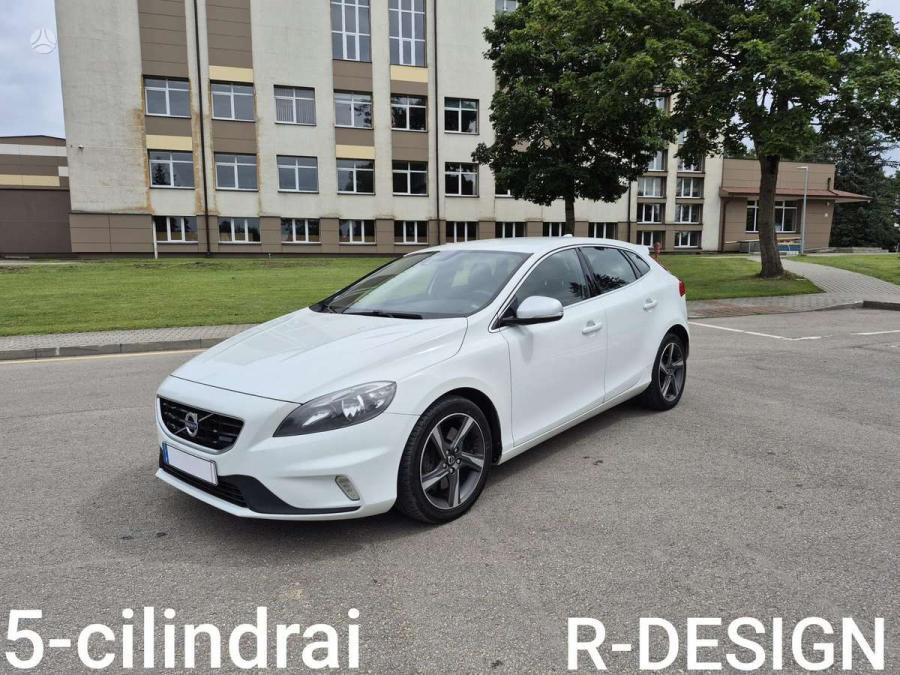 White Volvo V40 2014 in Raseiniai, with an engine capacity of 2.00 L and mileage of 217 thousand km for 7700 €, photo 1 on AUTOMOTO.COM.LV