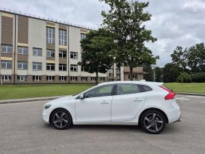 White Volvo V40 2014 in Raseiniai, with an engine capacity of 2.00 L and mileage of 217 thousand km for 7700 €, photo 5 on AUTOMOTO.COM.LV