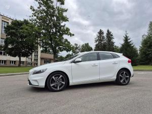 White Volvo V40 2014 in Raseiniai, with an engine capacity of 2.00 L and mileage of 217 thousand km for 7700 €, photo 6 on AUTOMOTO.COM.LV