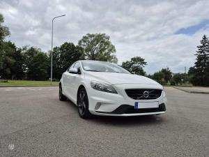 White Volvo V40 2014 in Raseiniai, with an engine capacity of 2.00 L and mileage of 217 thousand km for 7700 €, photo 10 on AUTOMOTO.COM.LV