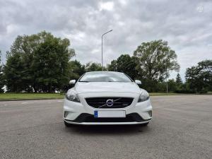 White Volvo V40 2014 in Raseiniai, with an engine capacity of 2.00 L and mileage of 217 thousand km for 7700 €, photo 11 on AUTOMOTO.COM.LV