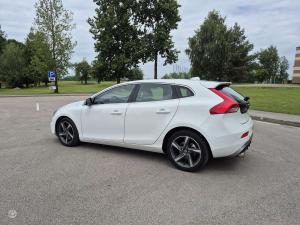 White Volvo V40 2014 in Raseiniai, with an engine capacity of 2.00 L and mileage of 217 thousand km for 7700 €, photo 12 on AUTOMOTO.COM.LV