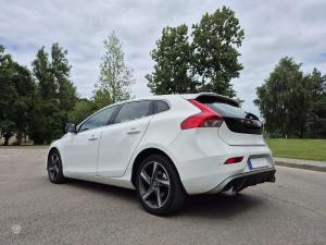 White Volvo V40 2014 in Raseiniai, with an engine capacity of 2.00 L and mileage of 217 thousand km for 7700 €, photo 13 on AUTOMOTO.COM.LV
