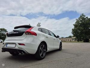 White Volvo V40 2014 in Raseiniai, with an engine capacity of 2.00 L and mileage of 217 thousand km for 7700 €, photo 16 on AUTOMOTO.COM.LV
