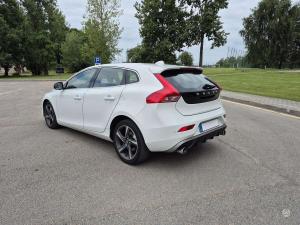 White Volvo V40 2014 in Raseiniai, with an engine capacity of 2.00 L and mileage of 217 thousand km for 7700 €, photo 17 on AUTOMOTO.COM.LV