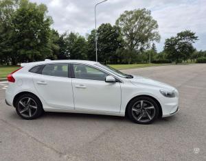 White Volvo V40 2014 in Raseiniai, with an engine capacity of 2.00 L and mileage of 217 thousand km for 7700 €, photo 19 on AUTOMOTO.COM.LV
