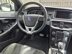 White Volvo V40 2014 in Raseiniai, with an engine capacity of 2.00 L and mileage of 217 thousand km for 7700 €, photo 22 on AUTOMOTO.COM.LV