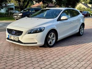 White Volvo V40 2014 in Riga, with an engine capacity of 2.00 L and mileage of 194 thousand km for 5500 €, photo 1 on AUTOMOTO.COM.LV