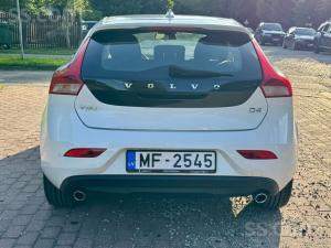 White Volvo V40 2014 in Riga, with an engine capacity of 2.00 L and mileage of 194 thousand km for 5500 €, photo 6 on AUTOMOTO.COM.LV