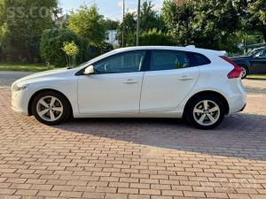White Volvo V40 2014 in Riga, with an engine capacity of 2.00 L and mileage of 194 thousand km for 5500 €, photo 8 on AUTOMOTO.COM.LV