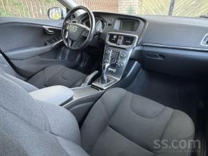 White Volvo V40 2014 in Riga, with an engine capacity of 2.00 L and mileage of 194 thousand km for 5500 €, photo 10 on AUTOMOTO.COM.LV