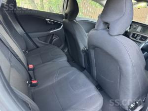 White Volvo V40 2014 in Riga, with an engine capacity of 2.00 L and mileage of 194 thousand km for 5500 €, photo 11 on AUTOMOTO.COM.LV