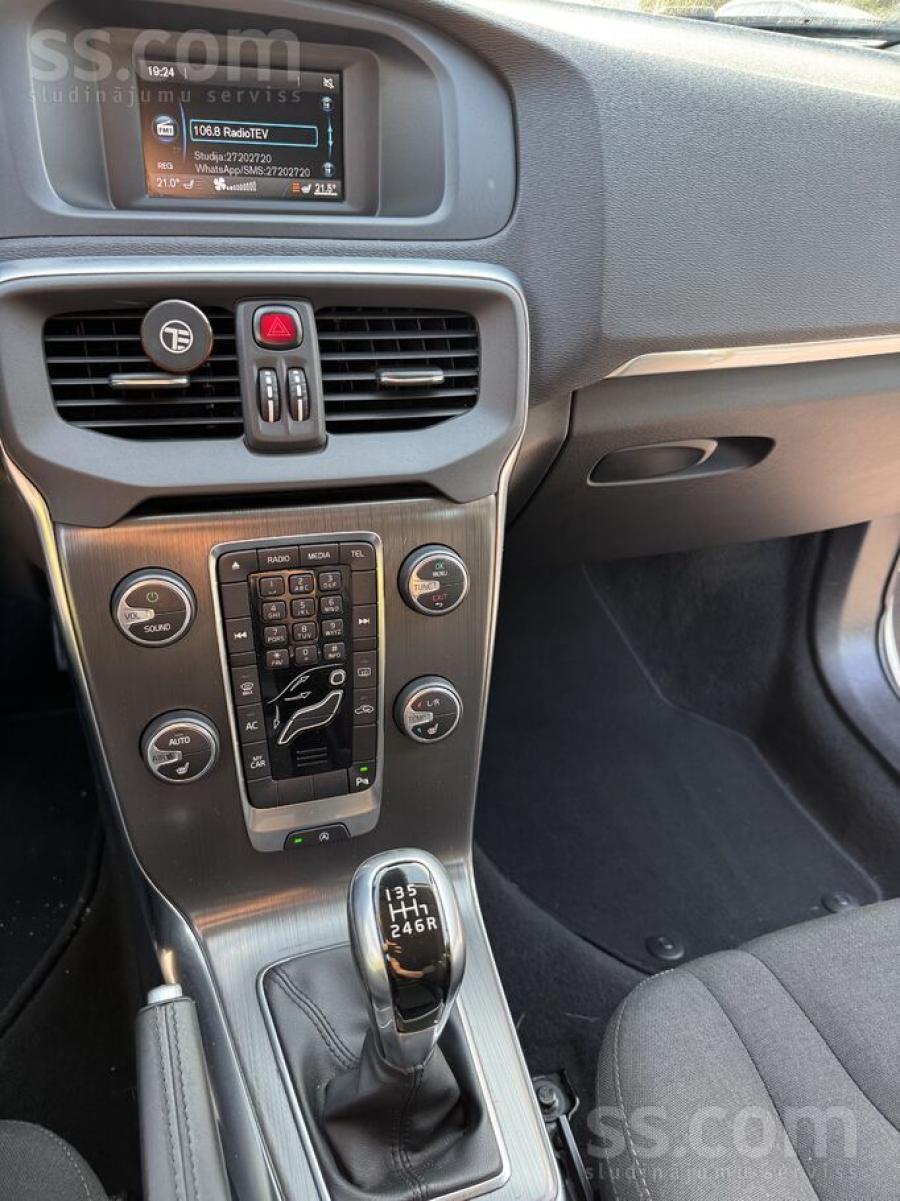 White Volvo V40 2014 in Riga, with an engine capacity of 2.00 L and mileage of 194 thousand km for 5500 €, photo 16 on AUTOMOTO.COM.LV