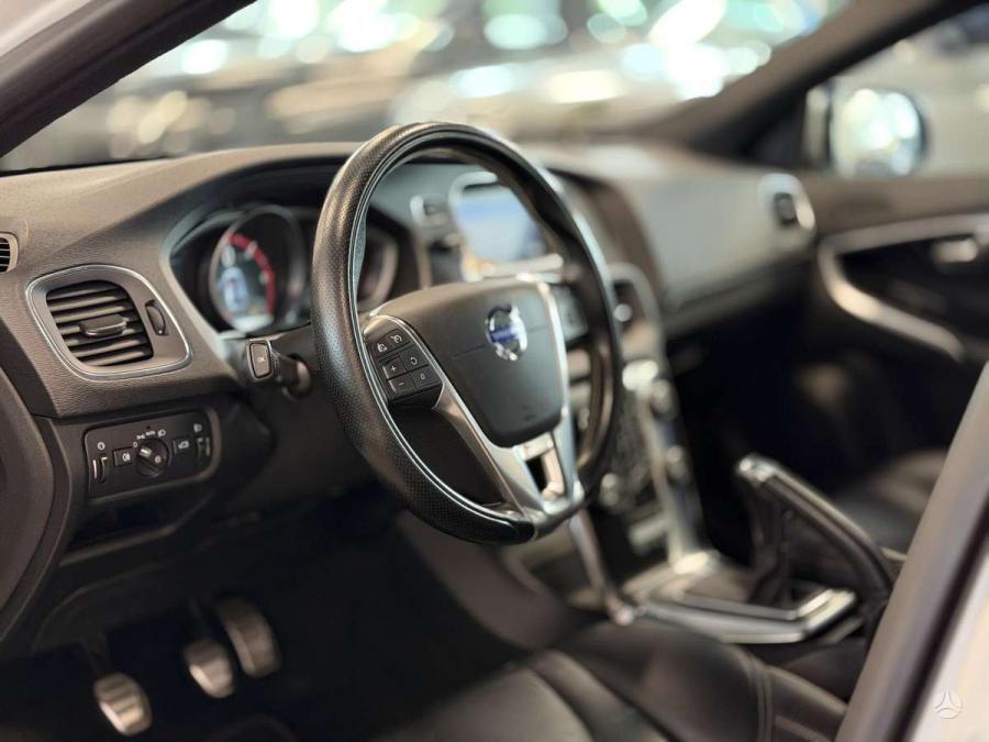 Белый Вольво В40 2014 в Клайпеда, объемом двигателя 1.97 л и пробегом 295 тыс. км за 7500 €, фото 18 на AUTOMOTO.COM.LV