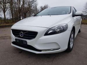 White Volvo V40 2014 in Vilnius, with an engine capacity of 1.60 L and mileage of 224 thousand km for 4500 €, photo  on AUTOMOTO.COM.LV