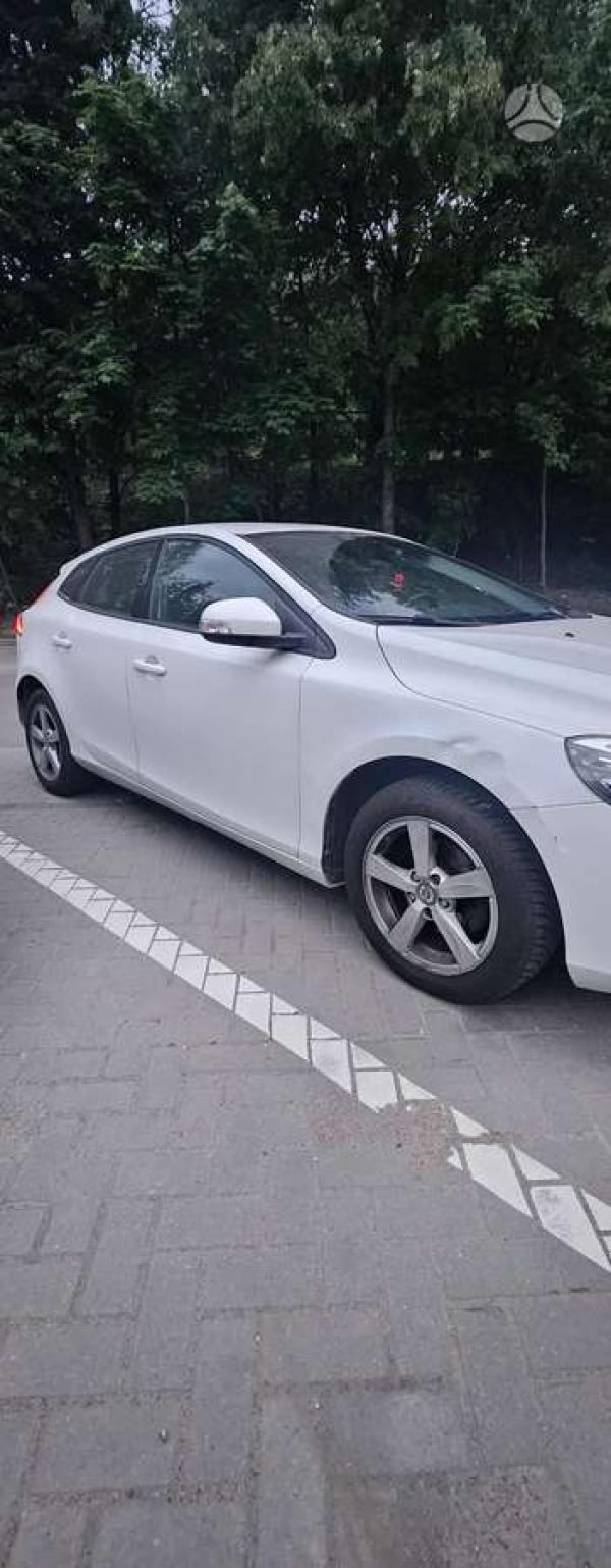 Balts Volvo V40 2014 Viļņa, ar dzinēja tilpumu 1.60 L un nobraukumu 224 tūkst. km par 4500 €, foto 5 vietnē AUTOMOTO.COM.LV