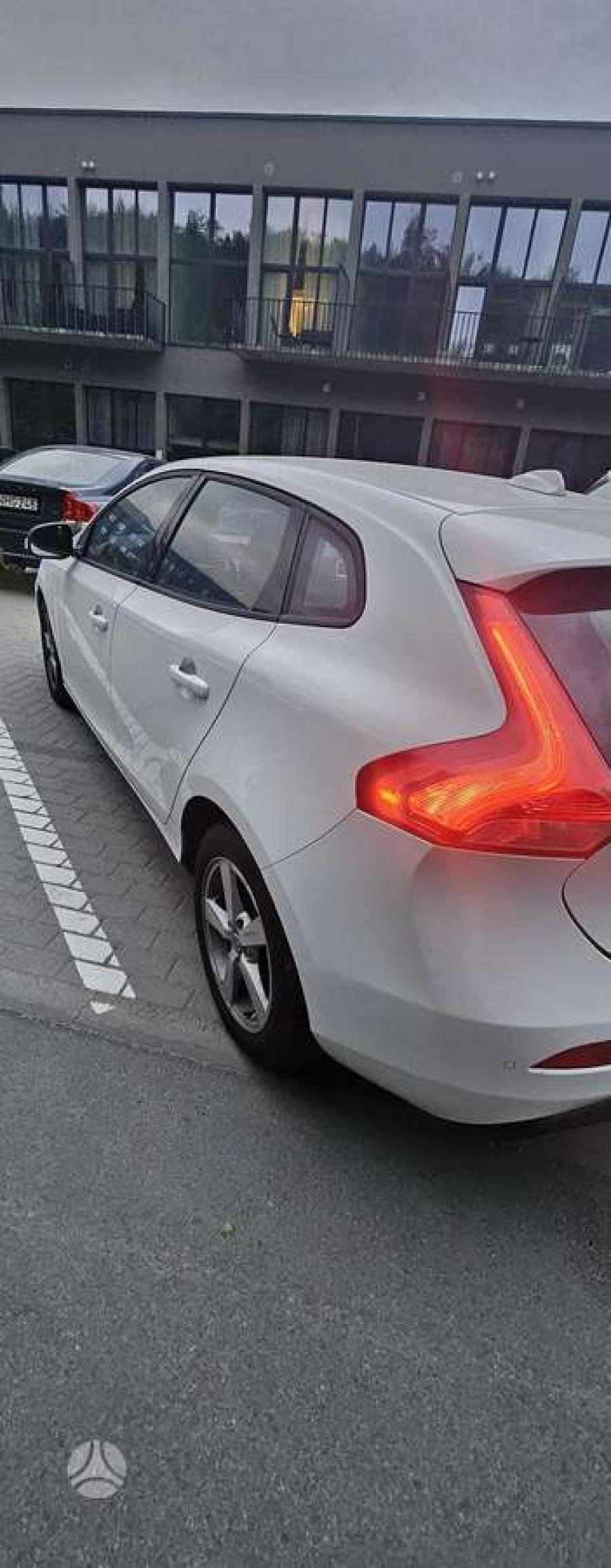 White Volvo V40 2014 in Vilnius, with an engine capacity of 1.60 L and mileage of 224 thousand km for 4500 €, photo 7 on AUTOMOTO.COM.LV