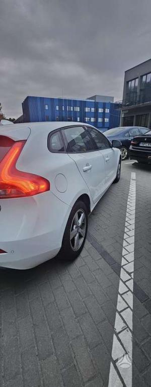 White Volvo V40 2014 in Vilnius, with an engine capacity of 1.60 L and mileage of 224 thousand km for 4500 €, photo 9 on AUTOMOTO.COM.LV