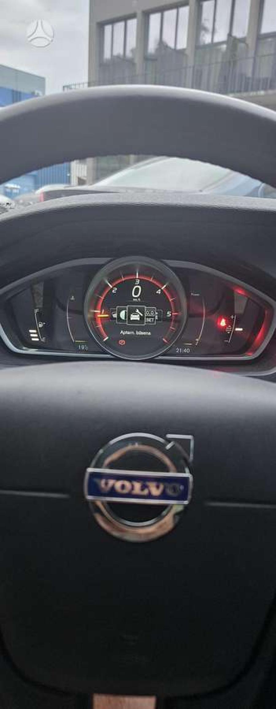 White Volvo V40 2014 in Vilnius, with an engine capacity of 1.60 L and mileage of 224 thousand km for 4500 €, photo 11 on AUTOMOTO.COM.LV