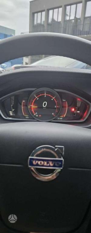 White Volvo V40 2014 in Vilnius, with an engine capacity of 1.60 L and mileage of 224 thousand km for 4500 €, photo 13 on AUTOMOTO.COM.LV
