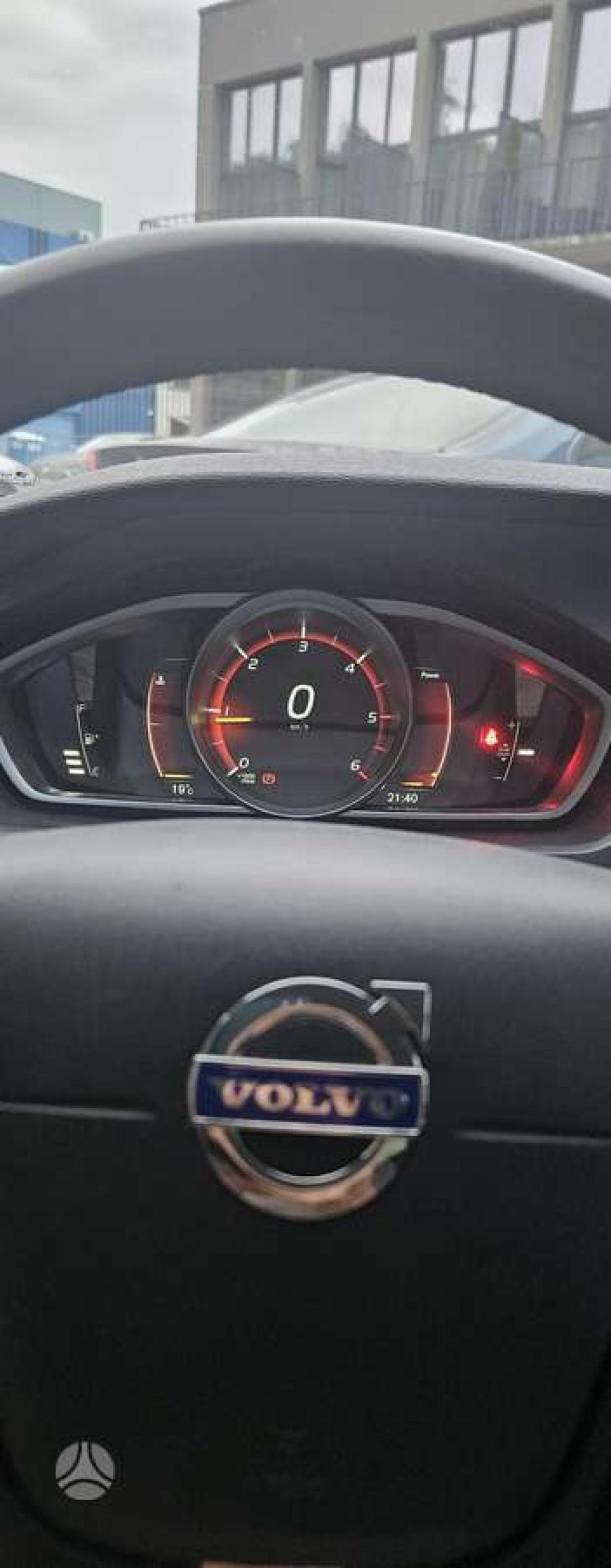 White Volvo V40 2014 in Vilnius, with an engine capacity of 1.60 L and mileage of 224 thousand km for 4500 €, photo 13 on AUTOMOTO.COM.LV