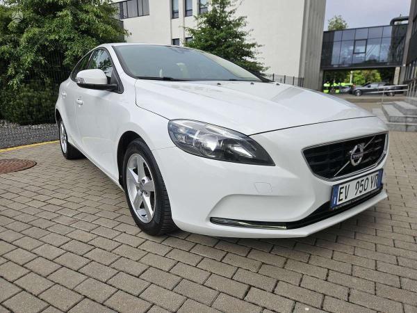 White Volvo V40 2014 in Kaunas, with an engine capacity of 1.56 L and mileage of 260 thousand km for 4950 €, photo 9 on AUTOMOTO.COM.LV