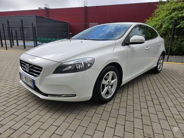 White Volvo V40 2014 in Kaunas, with an engine capacity of 1.56 L and mileage of 260 thousand km for 4950 €, photo 11 on AUTOMOTO.COM.LV