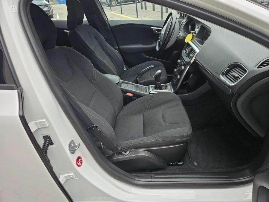 Balts Volvo V40 2014 Kauņa, ar dzinēja tilpumu 1.56 L un nobraukumu 260 tūkst. km par 4950 €, foto 24 vietnē AUTOMOTO.COM.LV