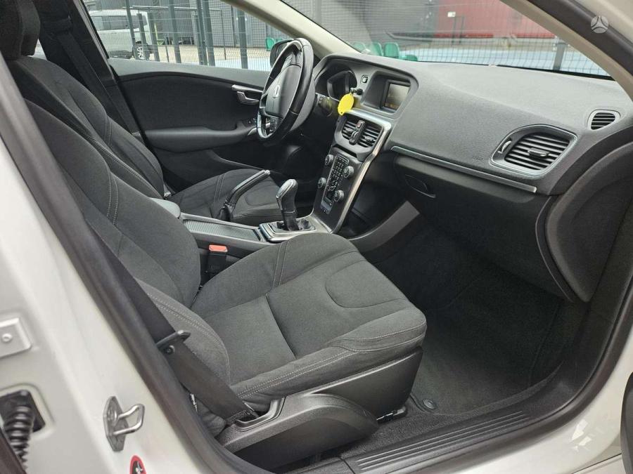 Balts Volvo V40 2014 Kauņa, ar dzinēja tilpumu 1.56 L un nobraukumu 260 tūkst. km par 4950 €, foto 25 vietnē AUTOMOTO.COM.LV