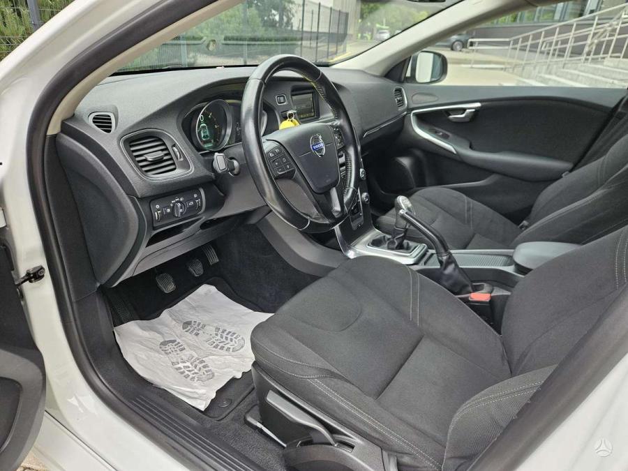 Balts Volvo V40 2014 Kauņa, ar dzinēja tilpumu 1.56 L un nobraukumu 260 tūkst. km par 4950 €, foto 27 vietnē AUTOMOTO.COM.LV