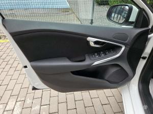 Balts Volvo V40 2014 Kauņa, ar dzinēja tilpumu 1.56 L un nobraukumu 260 tūkst. km par 4950 €, foto 28 vietnē AUTOMOTO.COM.LV