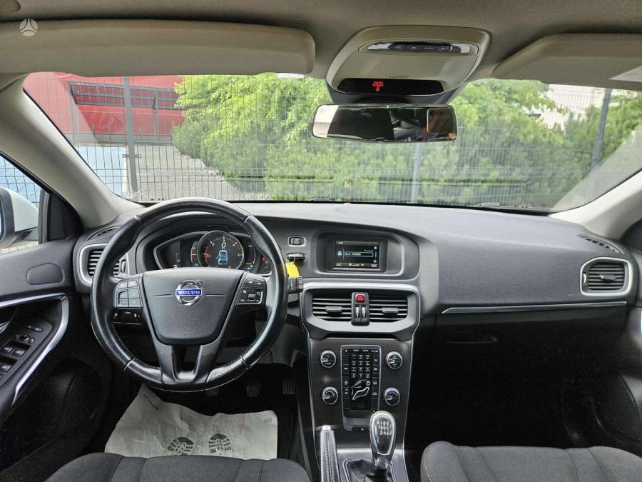 Balts Volvo V40 2014 Kauņa, ar dzinēja tilpumu 1.56 L un nobraukumu 260 tūkst. km par 4950 €, foto 29 vietnē AUTOMOTO.COM.LV