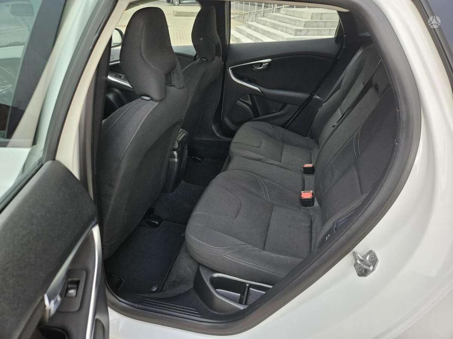 Balts Volvo V40 2014 Kauņa, ar dzinēja tilpumu 1.56 L un nobraukumu 260 tūkst. km par 4950 €, foto 31 vietnē AUTOMOTO.COM.LV